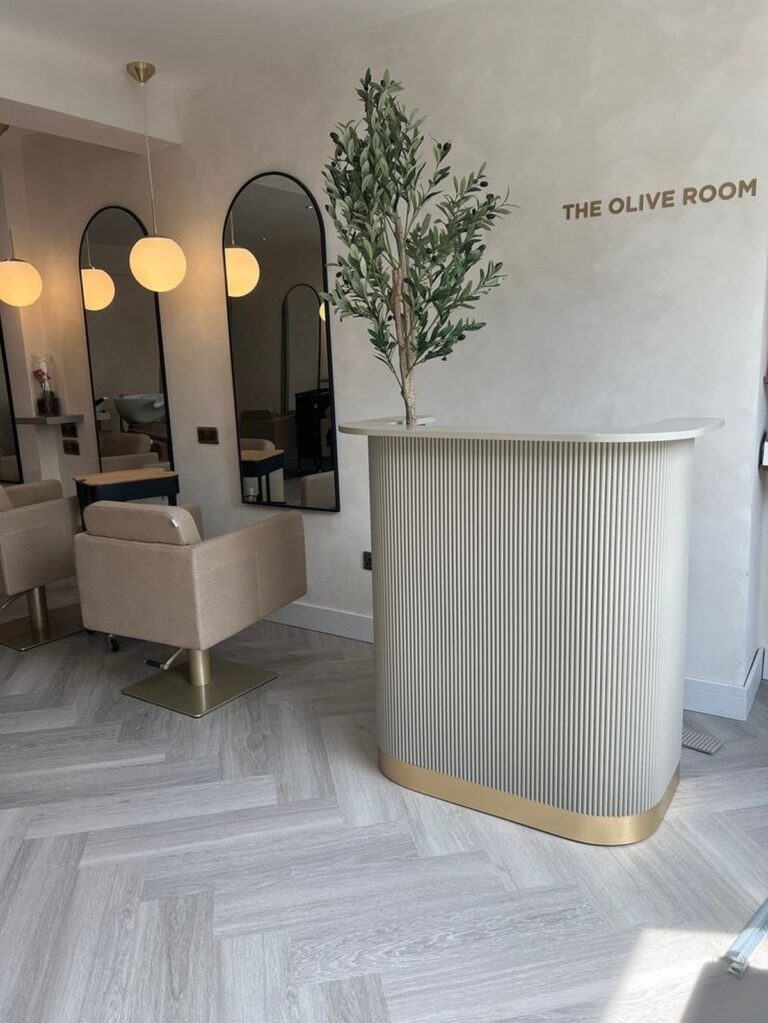 34 Trendsetting Reception Desk Designs for a Modern Look - Archi Refresh