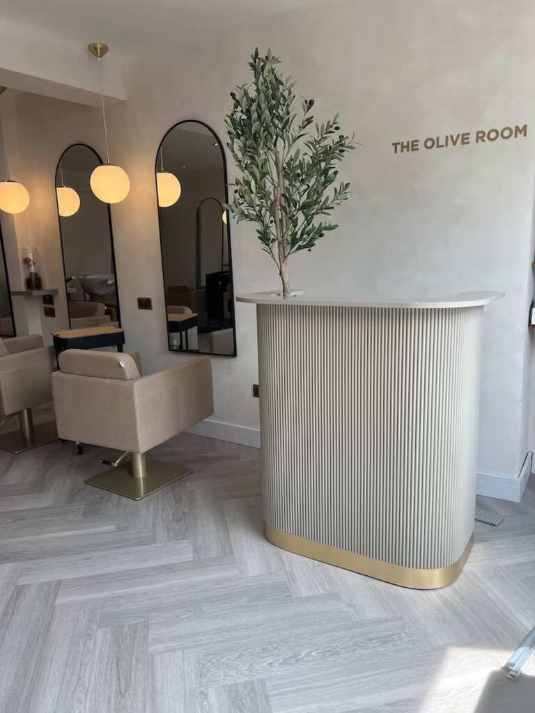 34 Trendsetting Reception Desk Designs for a Modern Look - Archi Refresh