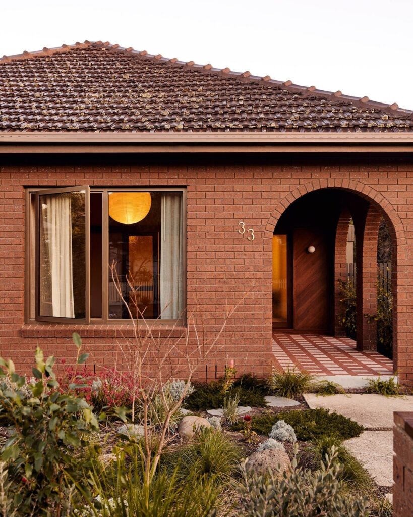 24 Red Brick House Exterior Ideas to Revamp Your Home - Archi Refresh
