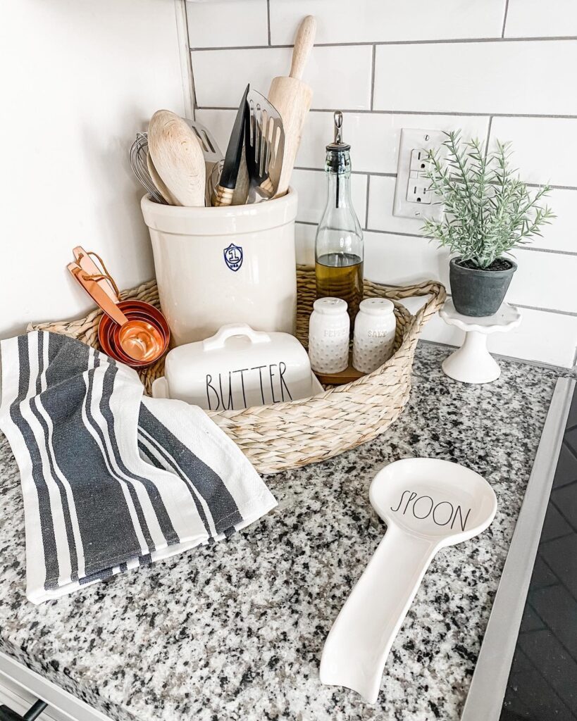 35 Simple and Modern Kitchen Counter Decor Ideas - Archi Refresh