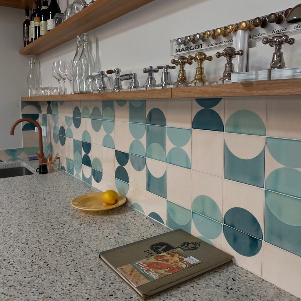 28 Kitchen Wall Tile Designs for Both Modern and Classic Looks - Archi ...